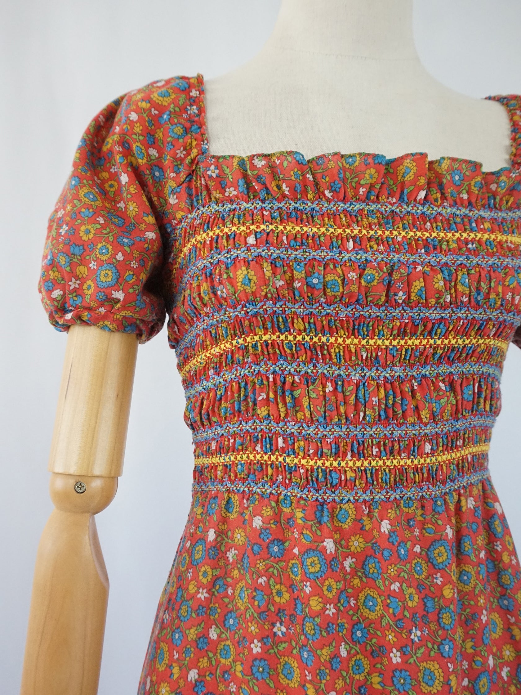 Vintage 70s Ditsy Floral Smocked Dress - XS | Reloved Studio